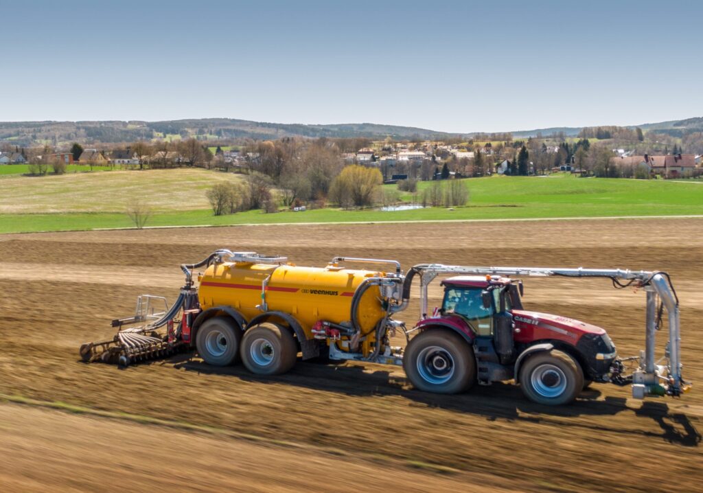 Premium Integral tanks - Veenhuis Machines B.V.