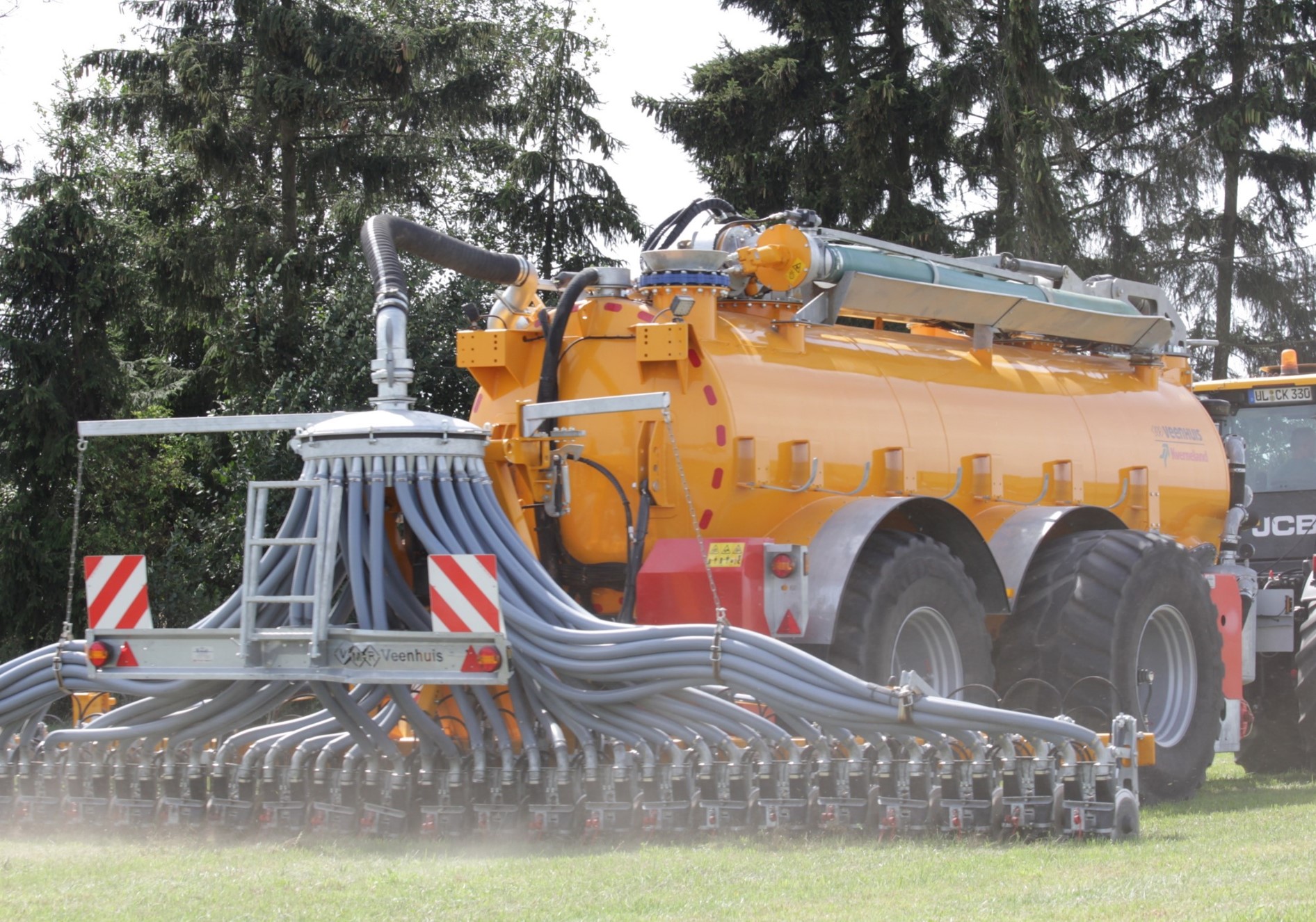 Premium Integral tanks - Veenhuis Machines B.V.